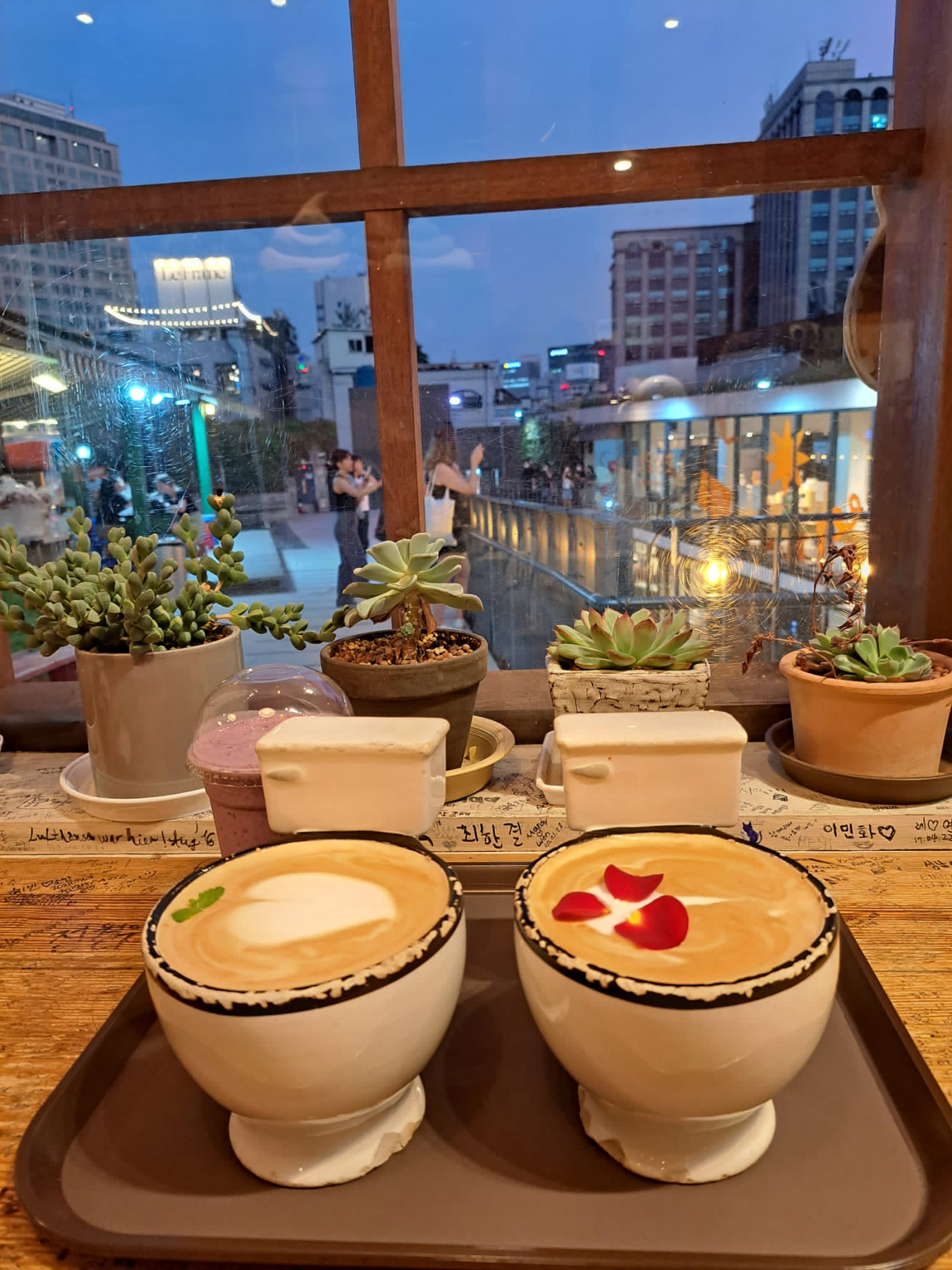 Ddong Cafe (또옹카페) - Korea Web Magazine
